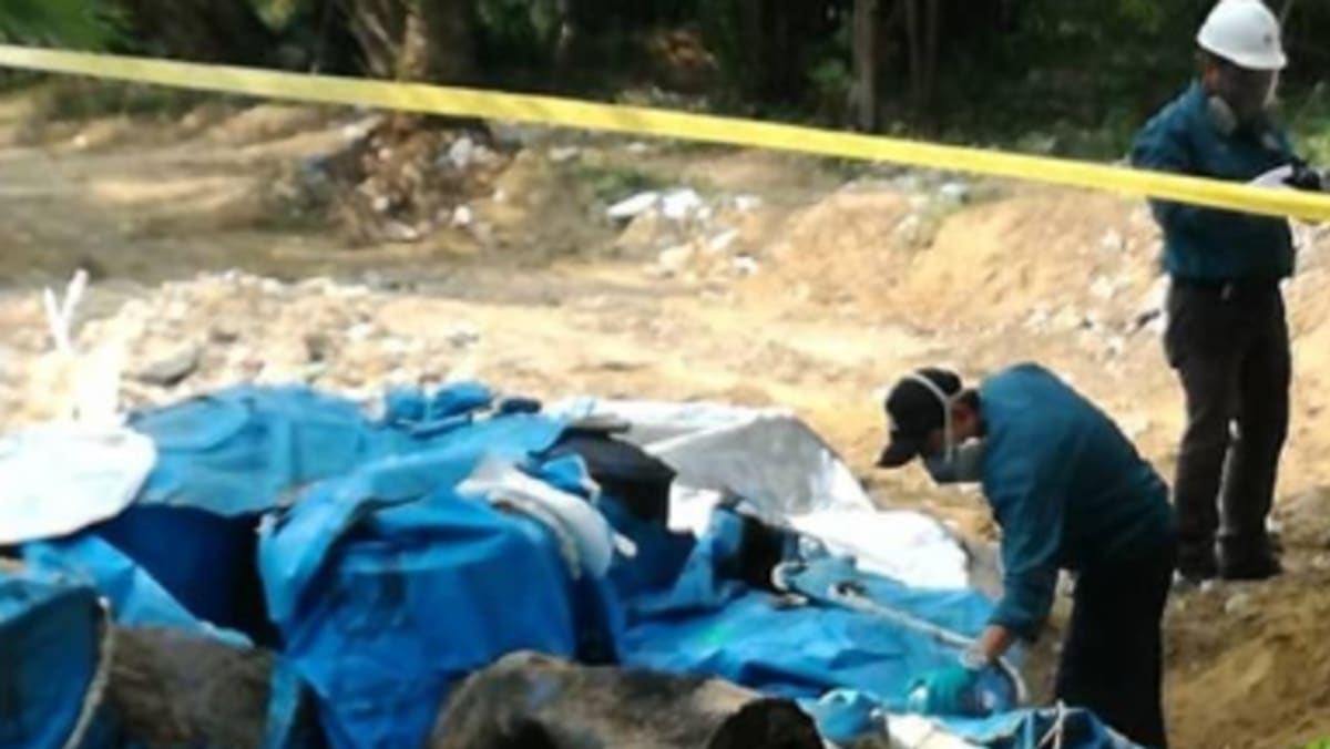 Sisa kimia dipercayai dari China dibuang di Bukit Teh - BERITA Mediacorp