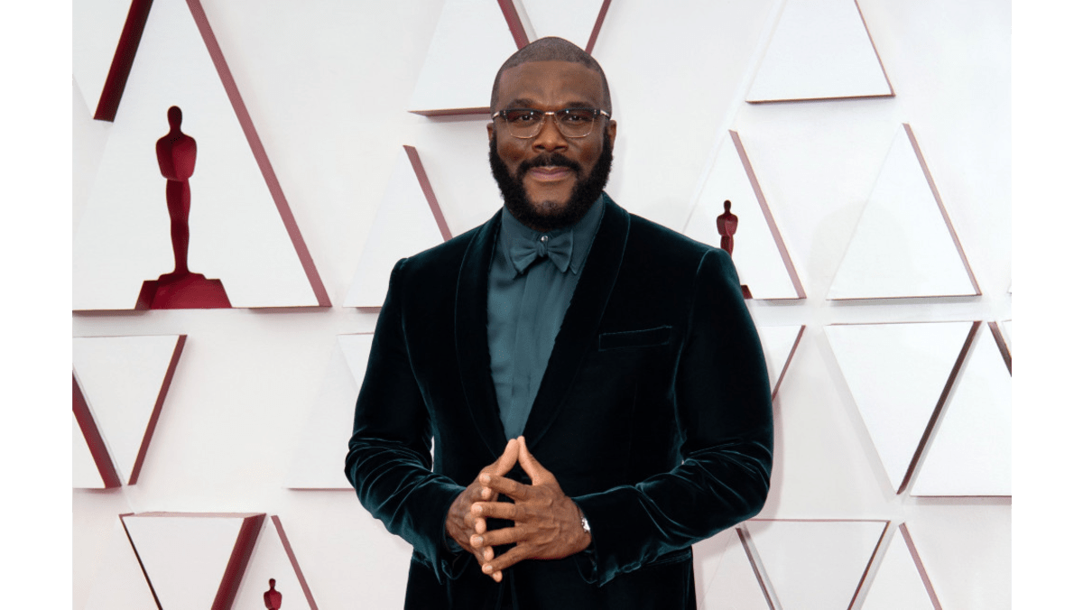 Tyler Perry Asks The World To "Refuse Hate" In Moving Oscars Speech - 8days