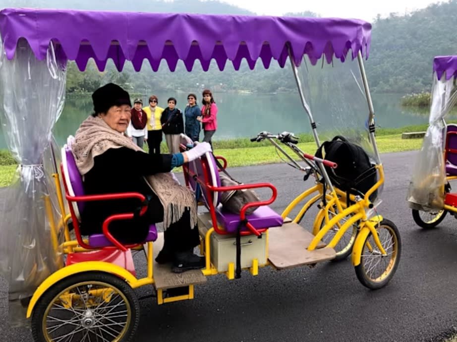 105岁阿嫲乐活人生爱吃爱玩 儿女：她是生活冒险家 - 8world