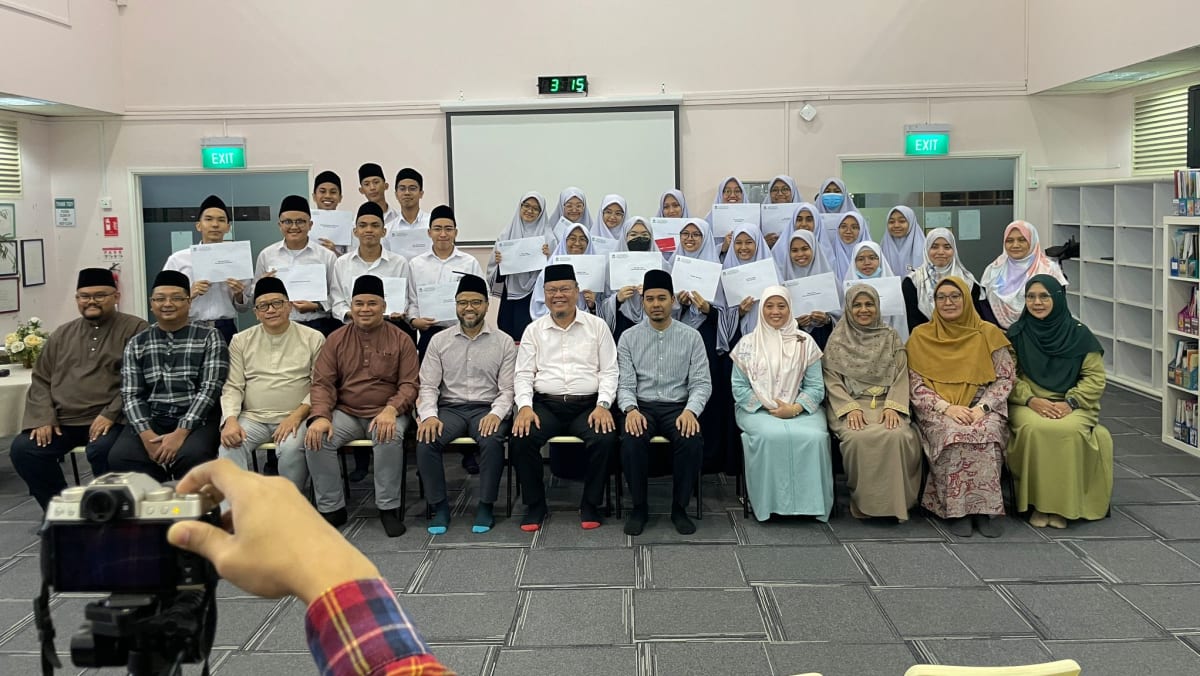 Kesemua pelajar IB Madrasah Aljunied lulus dengan markah purata 33.7 ...