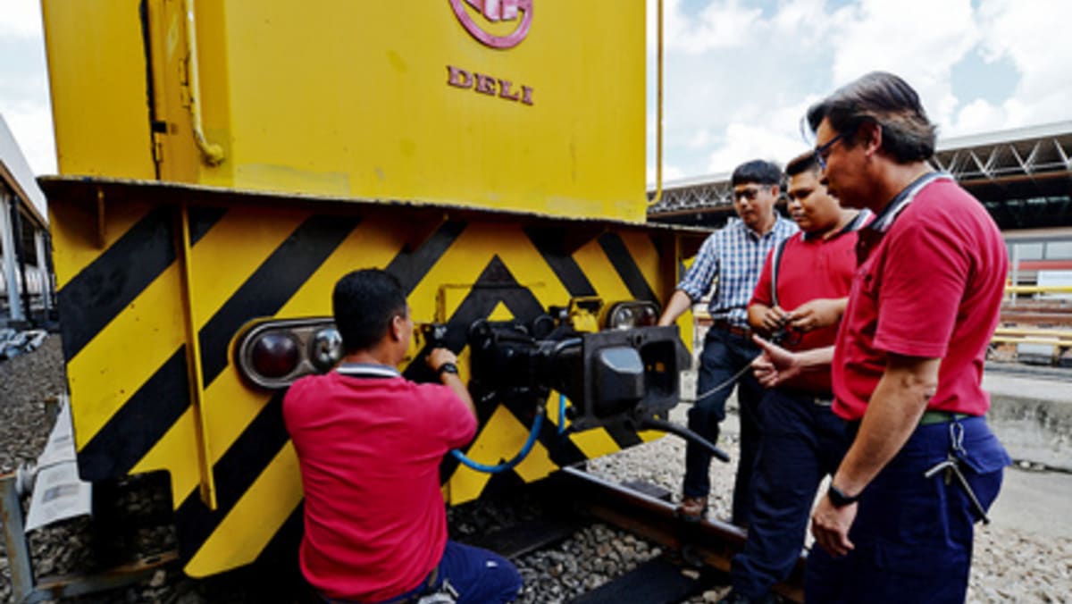 SMRT, SBS unveil training, career-development plans - TODAY