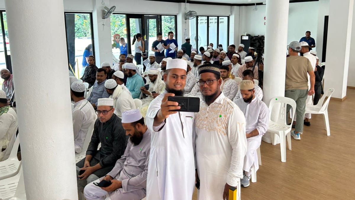 Karnival Raya rai 1,000 pekerja hijrahan - BERITA Mediacorp