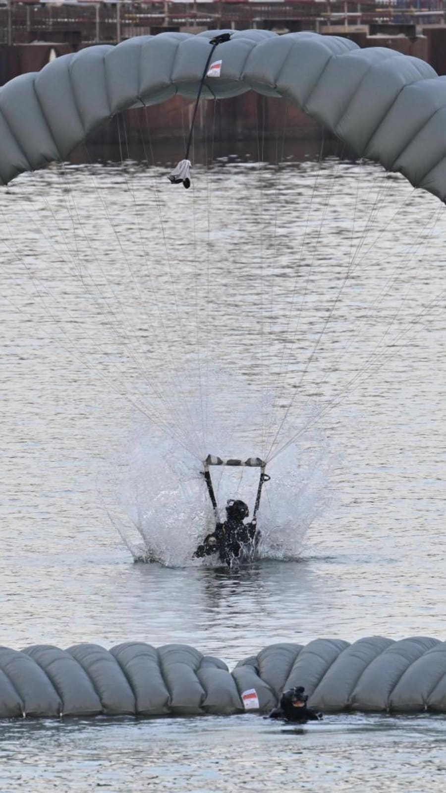 Singapore's naval divers and Red Lions at NDP 2025 - CNA