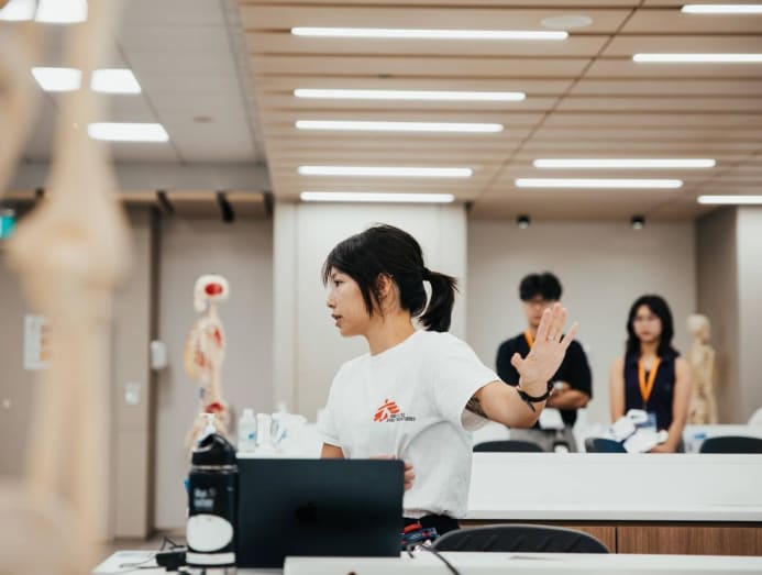 how doctors without borders work