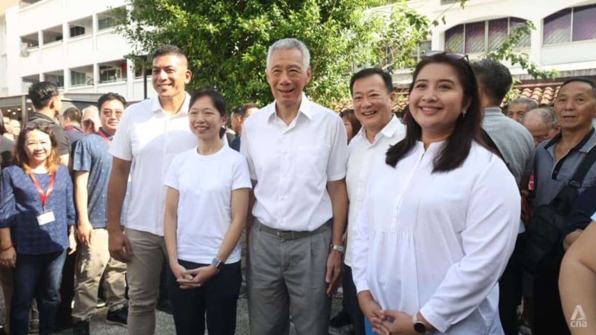 அங் மோ கியோவில் மக்களைச் சந்தித்த மக்கள் செயல் கட்சி புதுமுகம் ஜாஸ்மின் ...