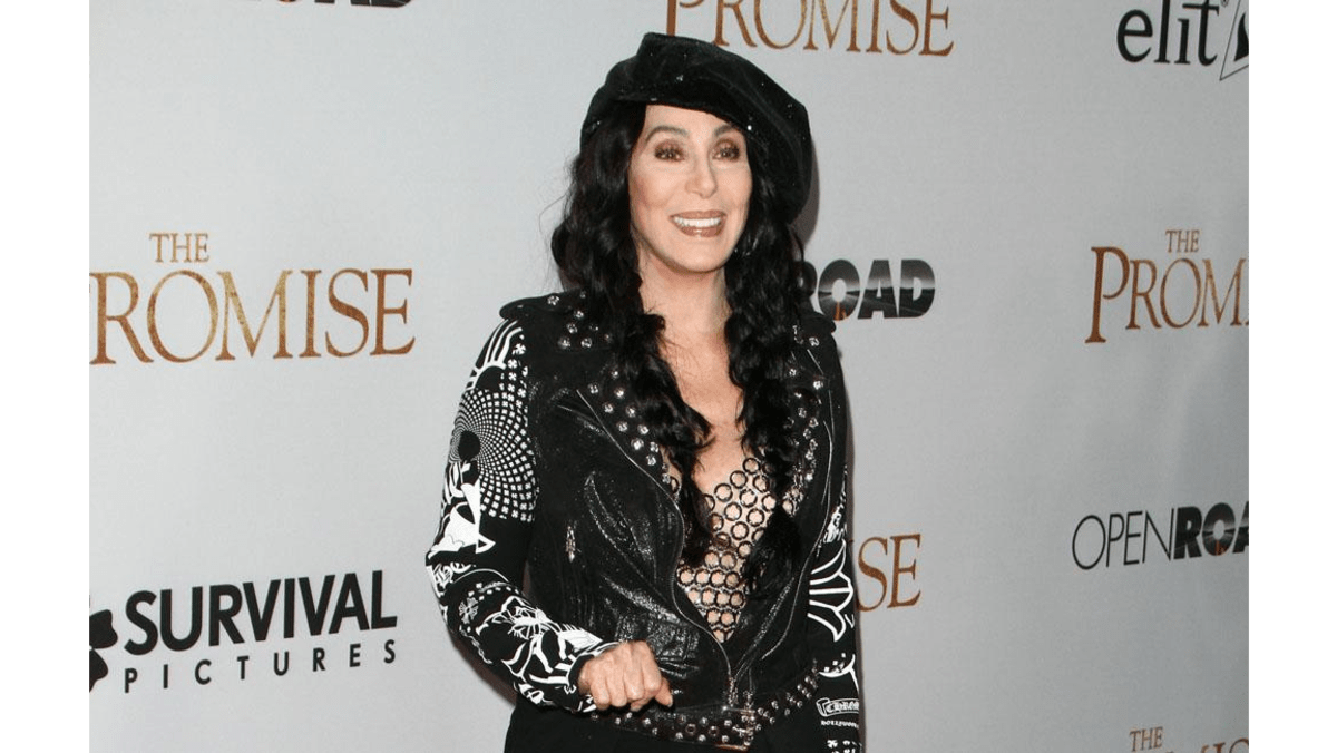 Cher reveals 'nerdy' fitness secrets - 8days