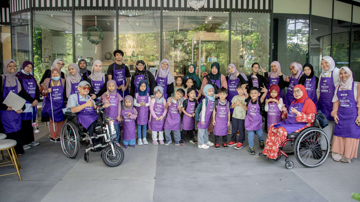 100 botol biskut raya 'BakeEid with Love' hasil air tangan orang kurang ...