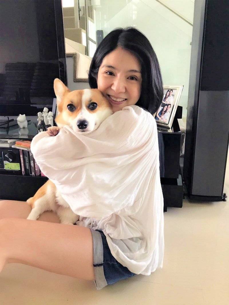 Netizen Spots Charlie Yeung Eating At Hoshino Coffee In Singapore; Was ...