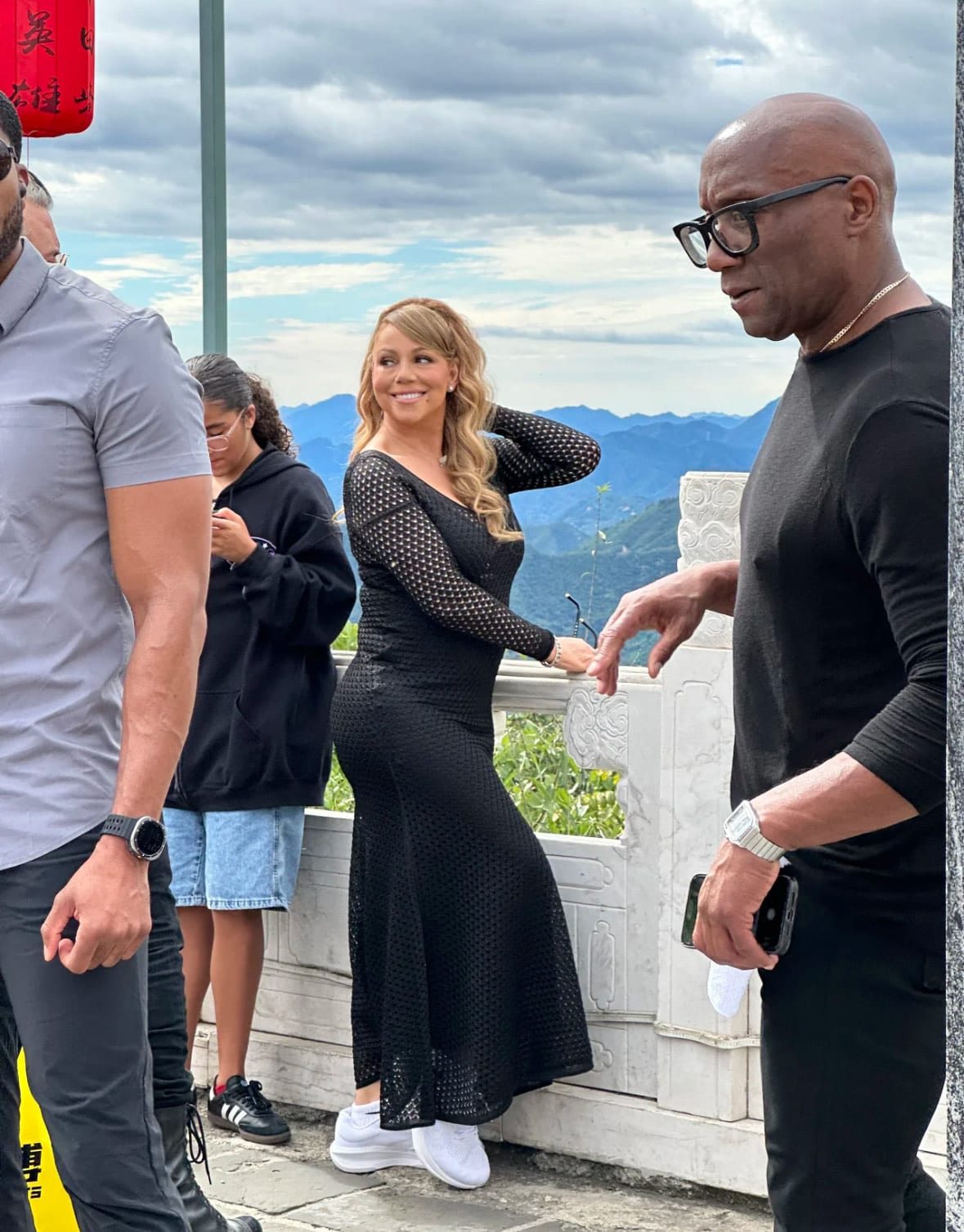 Mariah Carey Climbs Great Wall Of China In 6-Inch Heels, Changes To ...
