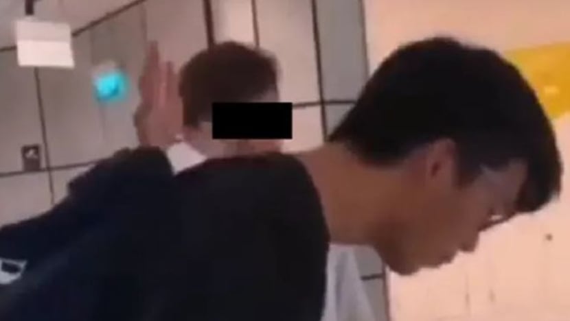 DORSCON விழிப்புநிலைக் குறியீடு ஆரஞ்சாக இருந்தபோது கடைத் தொகுதியில் ...