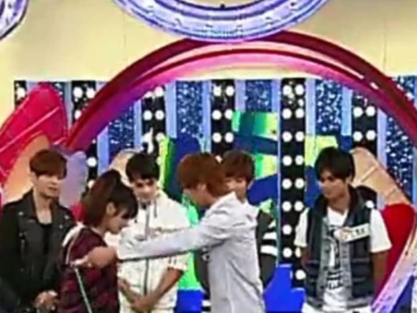 Alien Huang & Girlfriend Qun Qun Were Paired Up By Show Luo On 100% ...