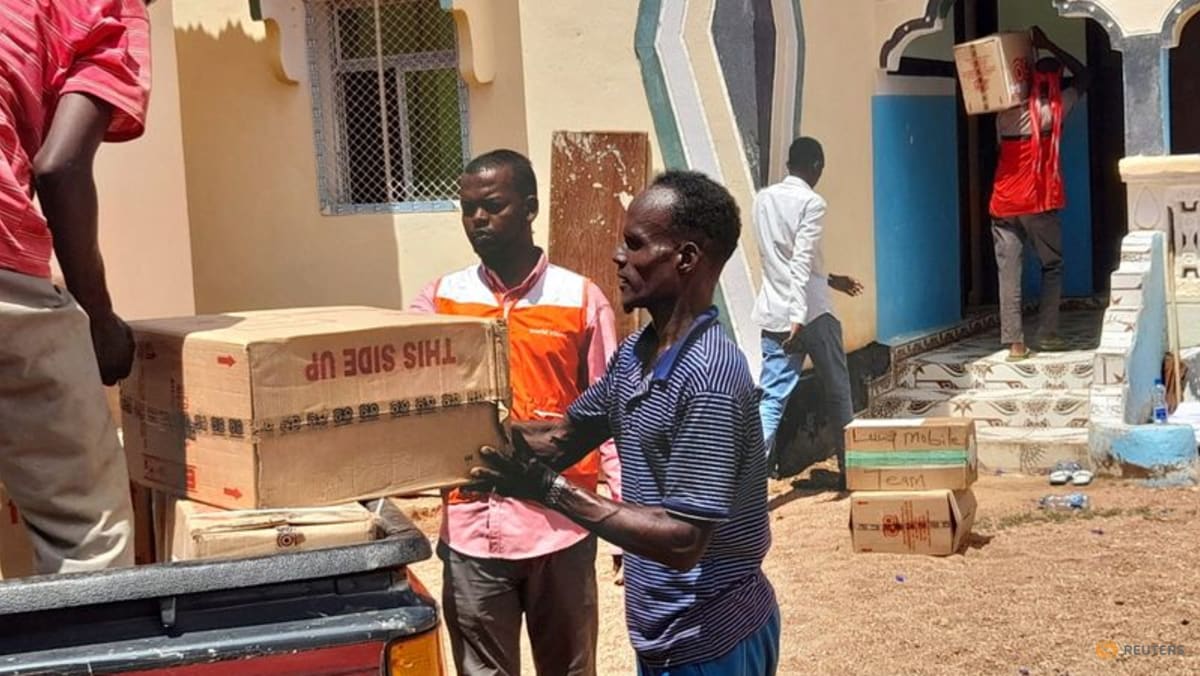 Worst floods in decades kill 29 in Somalia, hit towns across East ...