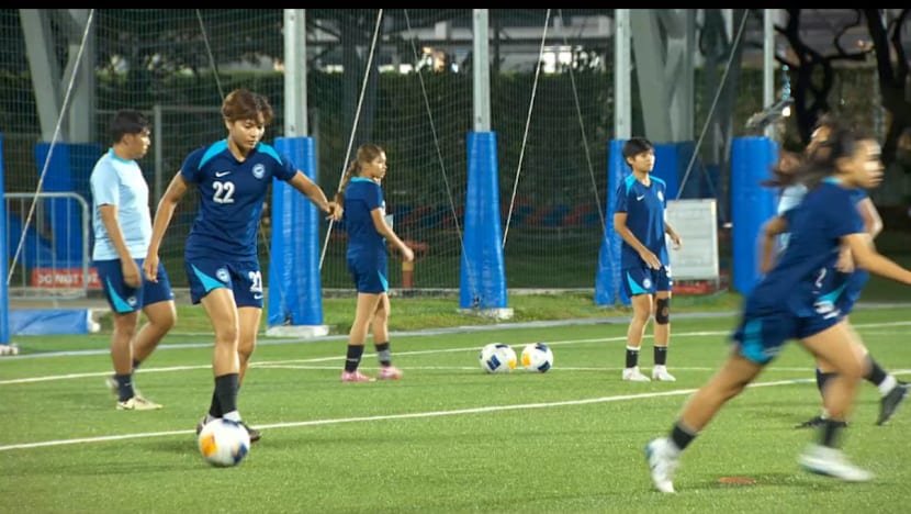 SUKAN SEA 2025: Pemain bola sepak SG Farhanah Ruhaizat buru kelayakan ...