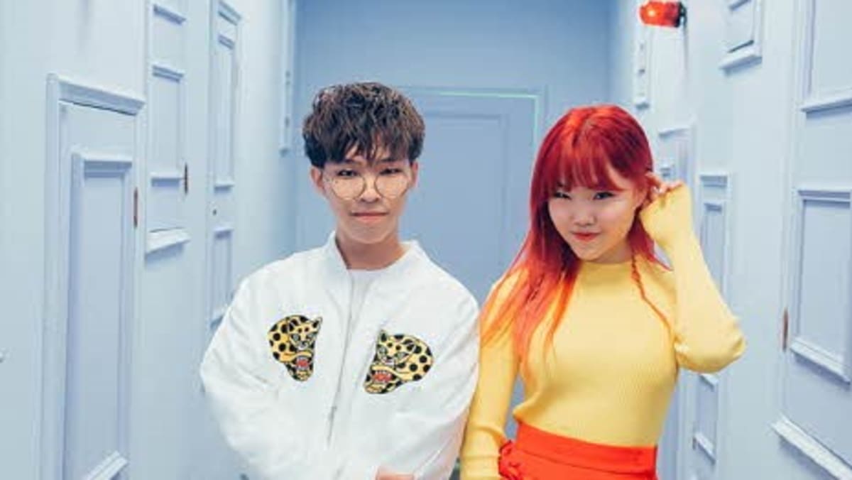 Akdong Musician to Appear on ′Sketchbook′ Fixed Segment - 8days