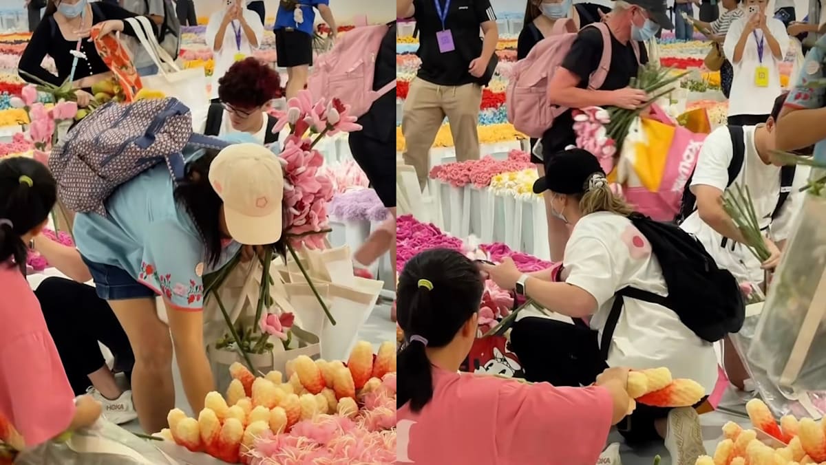 Why Were People Rushing To Grab Fake Flowers At This Exhibition At ...