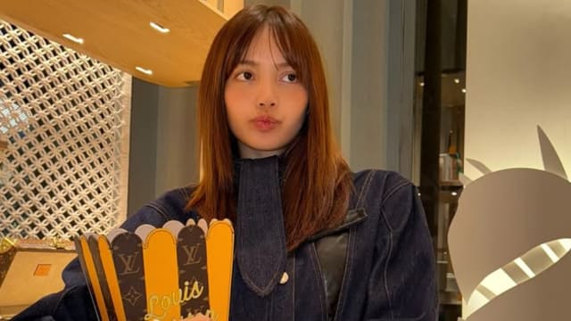 真爱无需藏着掖着，BLACKPINK Lisa放闪情侣表“神秘手入镜”！ - vibes by 8world