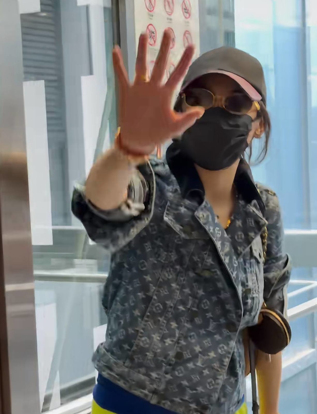Someone Noticed Cecilia Cheung Wearing The Same Louis Vuitton Jacket ...