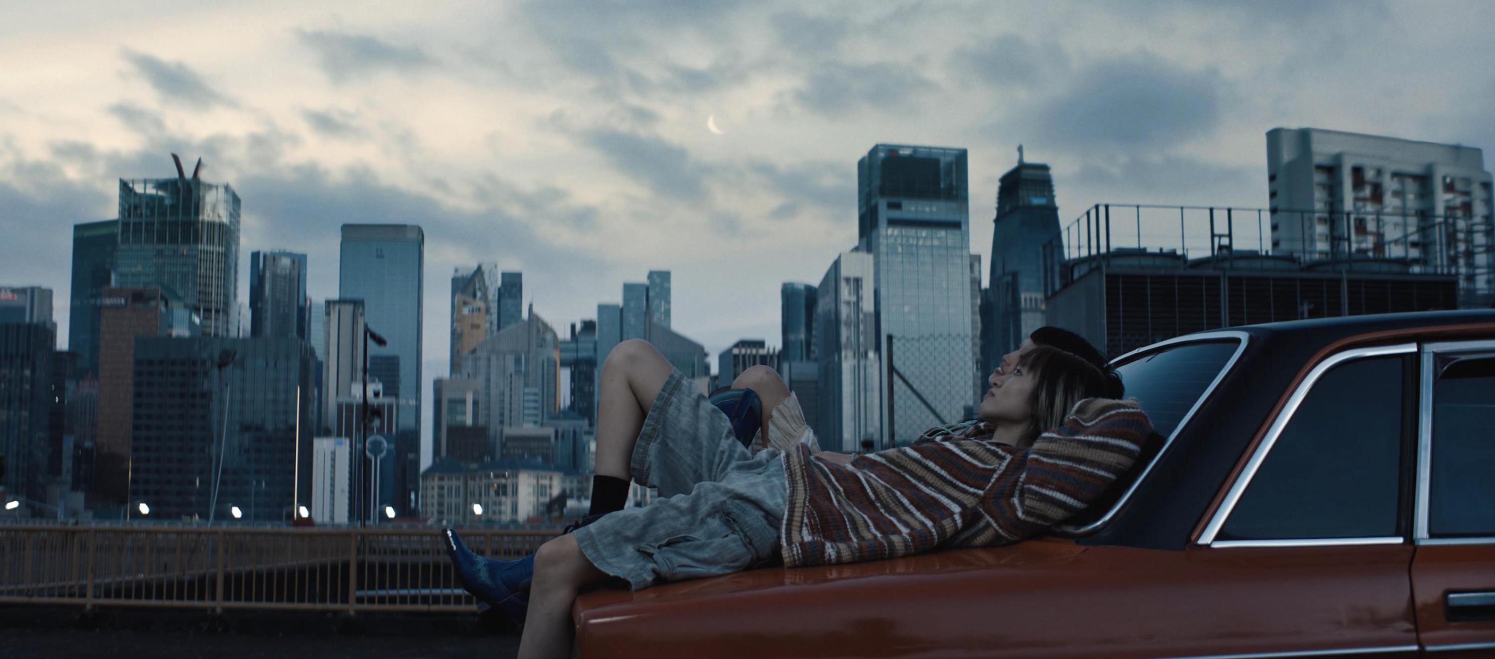 Coldplay “Man in The Moon”MV狮城取景，难忘滨海湾水中央开趴！ - vibes by 8world