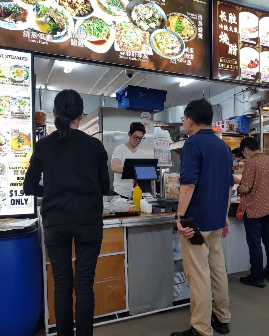 Zhang Yaodong Serves Diners At His Tampines Tze Char Stall After Staff ...
