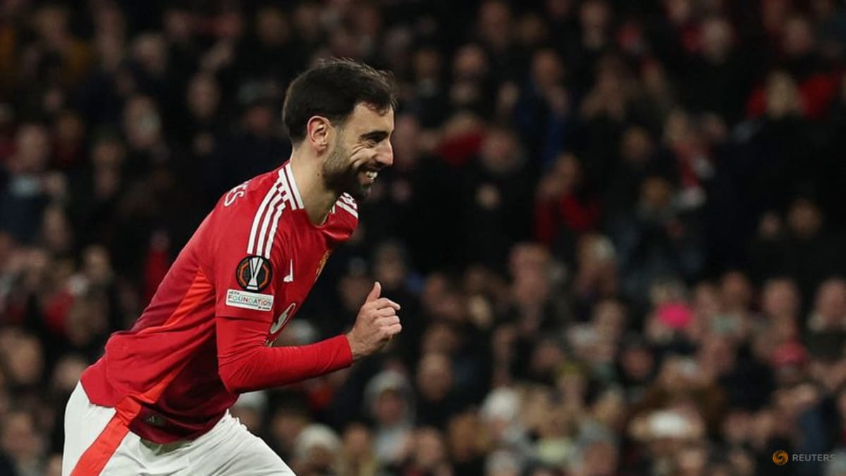 Fernandes hat-trick as United crush Sociedad, Spurs make Europa League ...