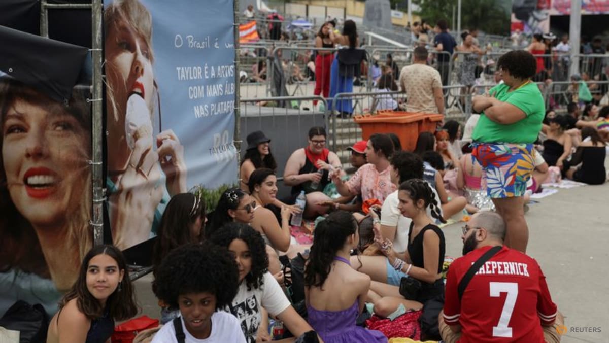 Taylor Swift fans gather for cooler Rio show after fan’s death - TODAY