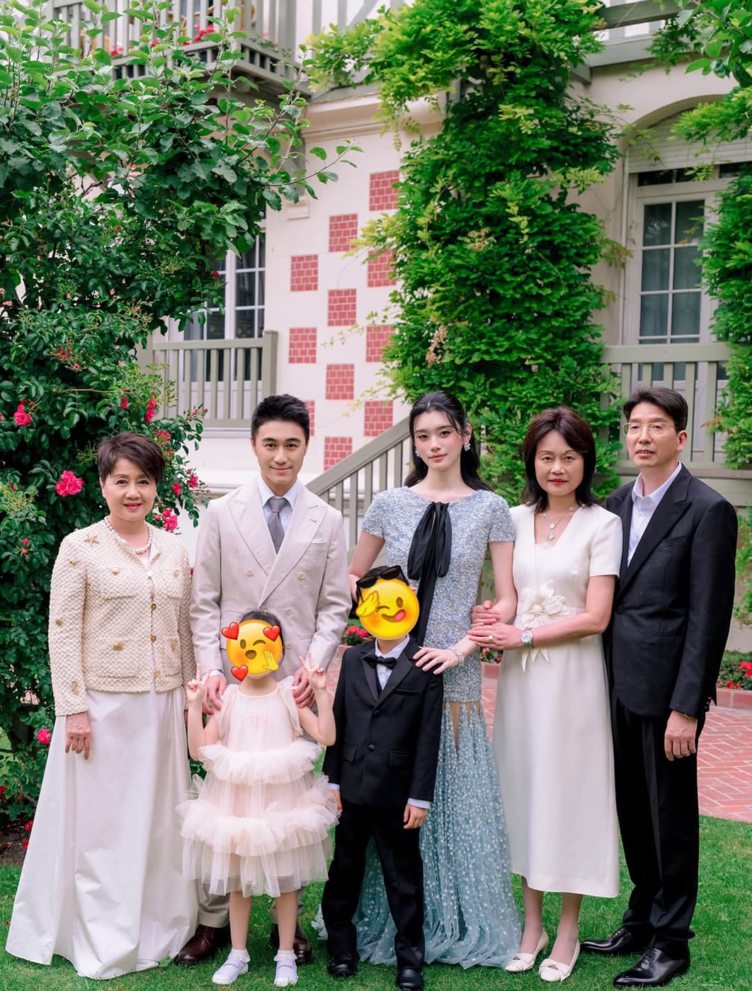 Mario Ho & Supermodel Ming Xi Finally Get Their Fairytale French ...