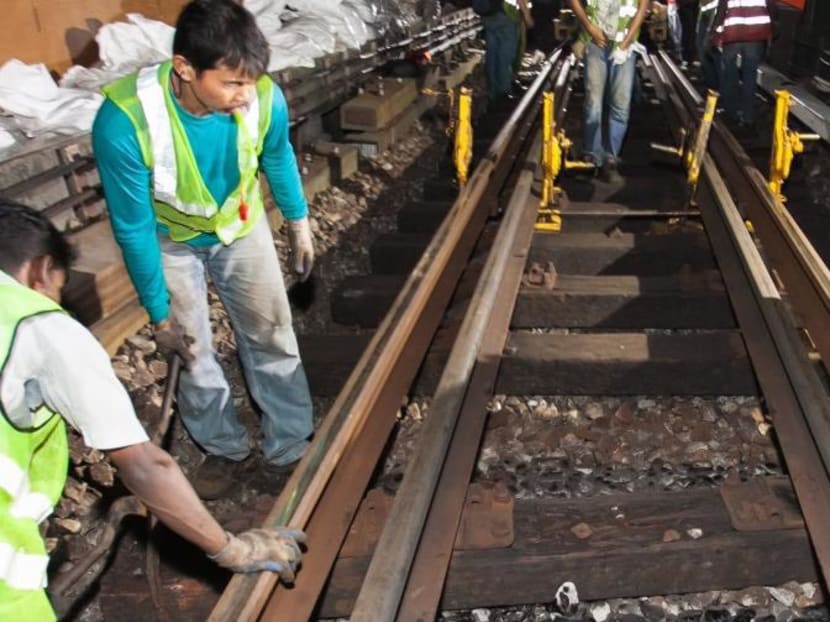 Gallery: SMRT speeds up track renewal - TODAY