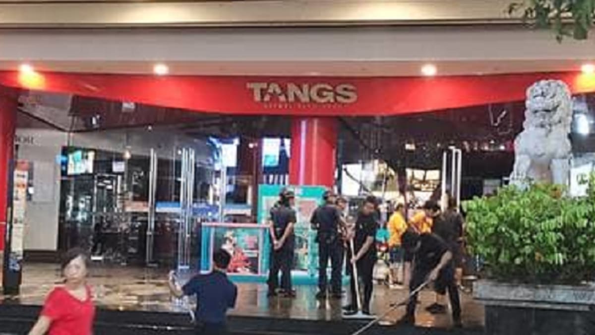 Tang Plaza fire - melisten