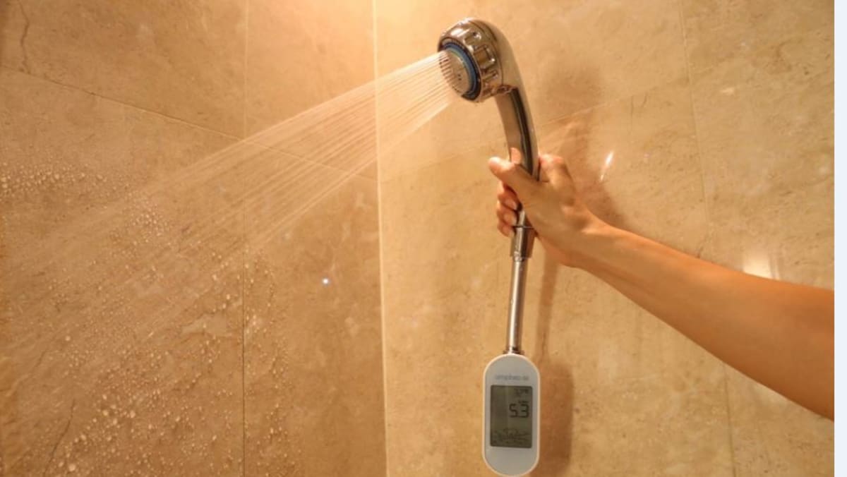 Smart showers with colour codes or panel display for water usage levels ...