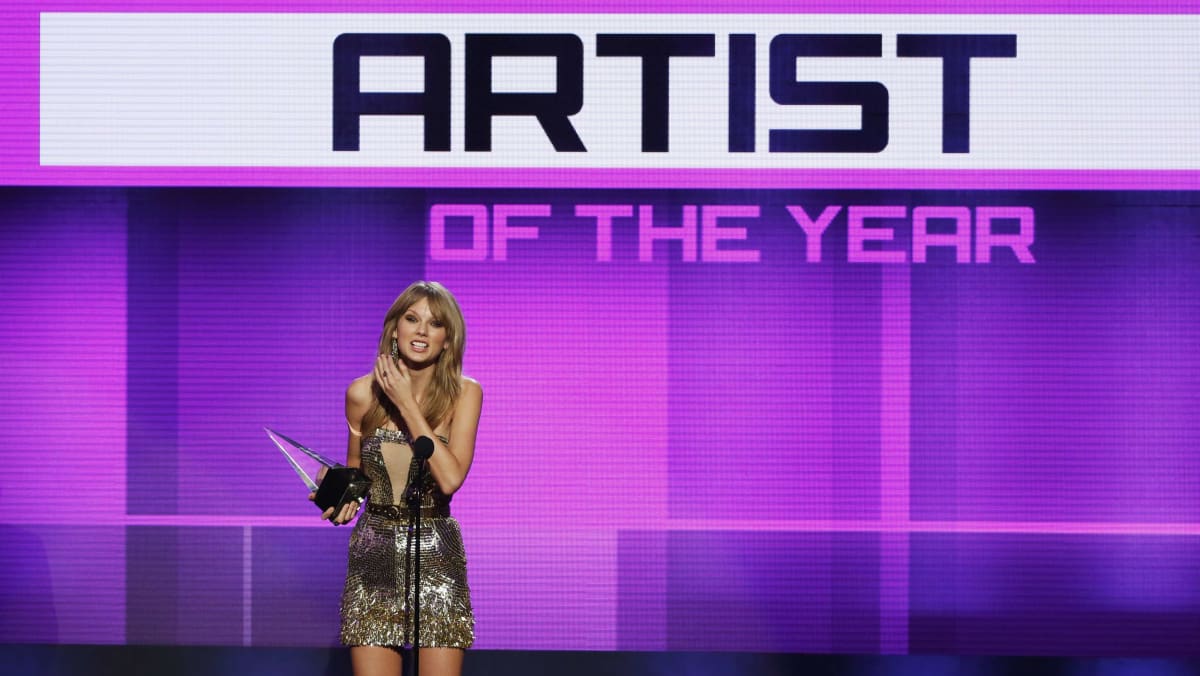 Taylor Swift wins American Music Awards artist of the year - TODAY