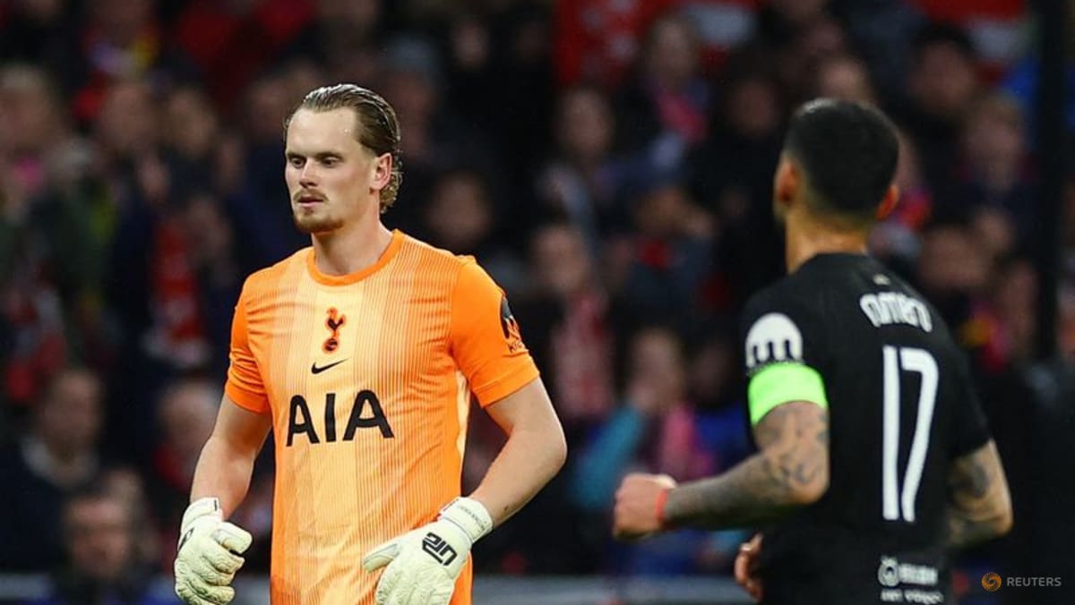 Tottenham sub goalkeeper Kinsky in 17th minute after Atletico score ...