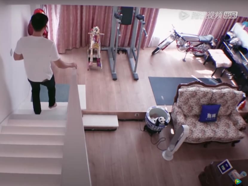 Netizens Think Li Chen Has A New Girlfriend After They Spot An Extra ...