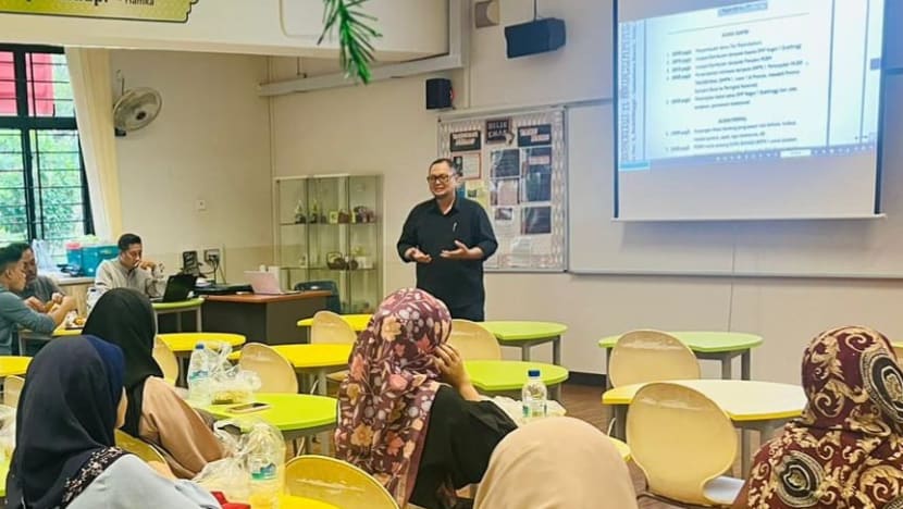 Allahyarham Cikgu Ismail Jaafar, yang meninggal dunia selepas ditimpa ...