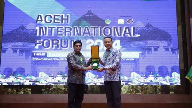 李显龙获阿尔—拉尼里奖 表彰我国对海啸救援贡献 - 8world