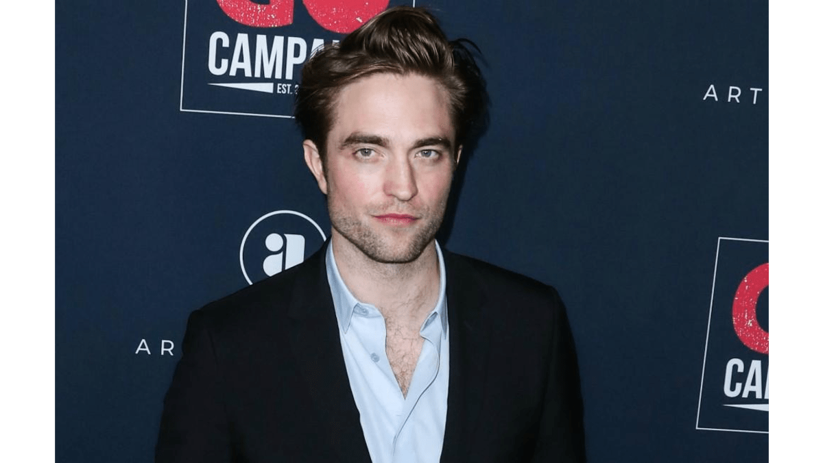 Robert Pattinson finds it 'weird' being hot - 8days