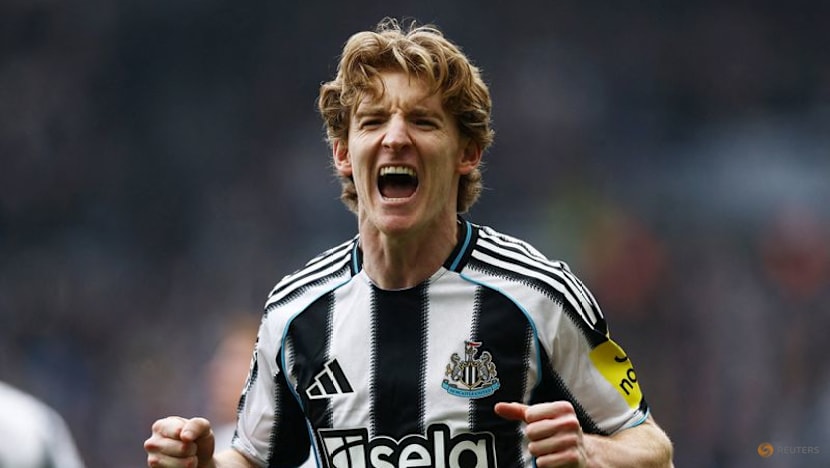 Newcastle and England winger Gordon heading to Barcelona for a medical ...