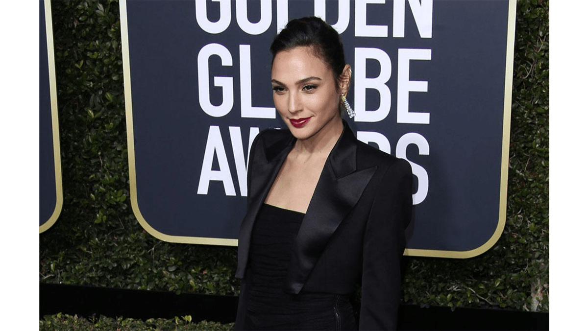 Gal Gadot was a soldier at Golden Globes - 8days