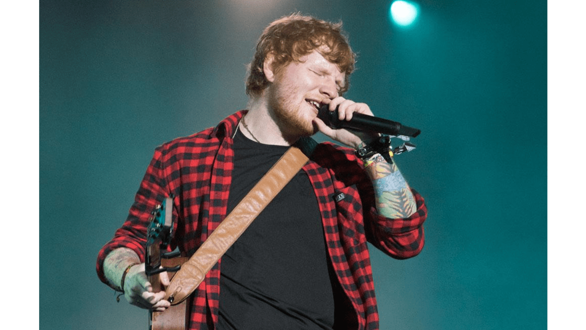 Ed Sheeran moves his young fans to the front row - 8days