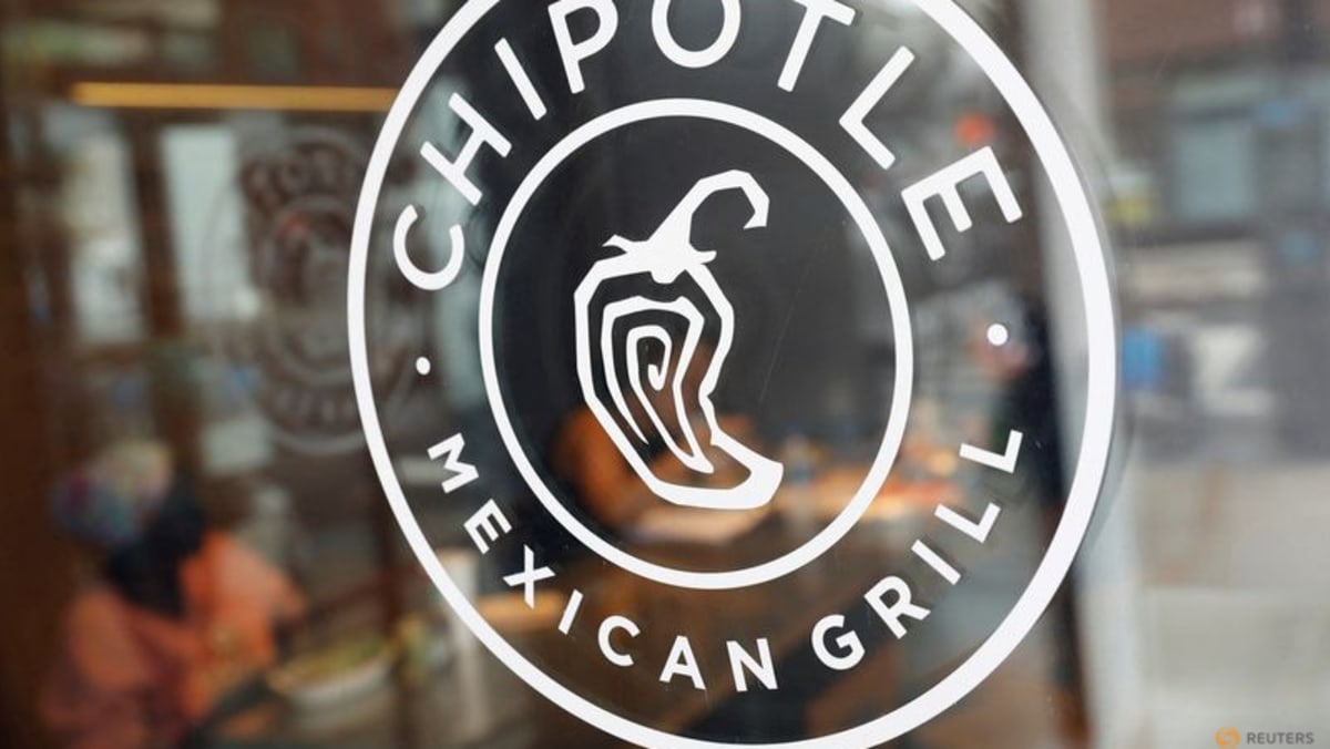 Chipotle adds automation, 'autocado' robot helps make guacamole - CNA