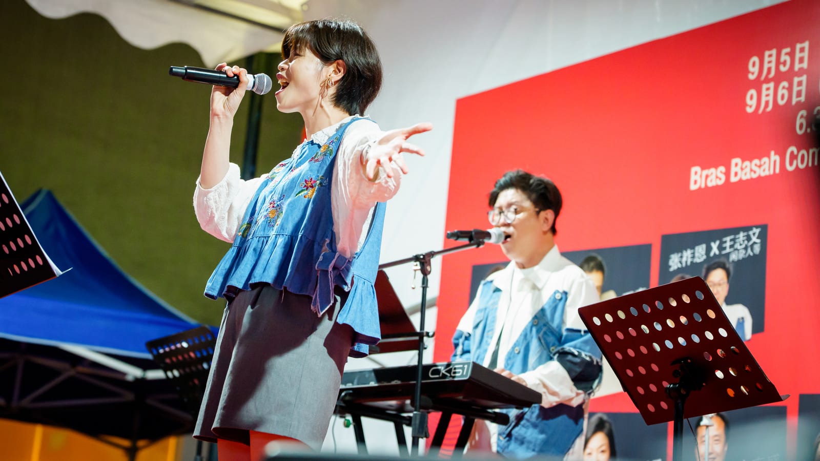 逾2000人“回到老地方”百胜楼 热唱新谣3小时 - vibes by 8world