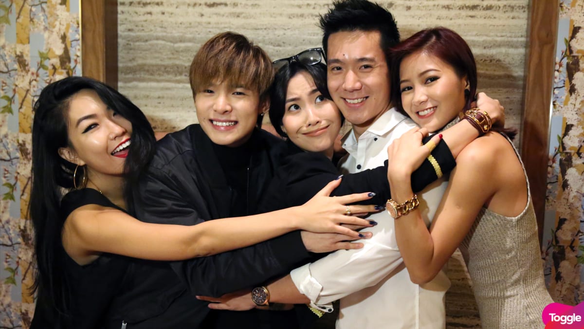 “Toggle and cuddle” with the stars of A Selfie’s Tale - 8days