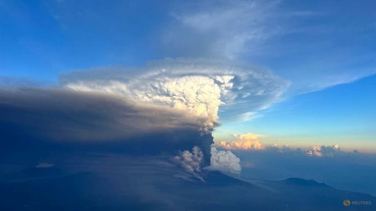 Flights cancelled, residents to evacuate as Papua New Guinea volcano ...