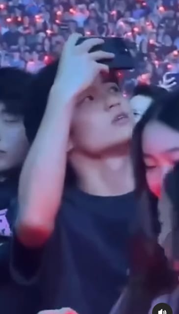 Nicholas Tse's Teen Sons Seen At His HK Concert, Fans Gush Over How ...