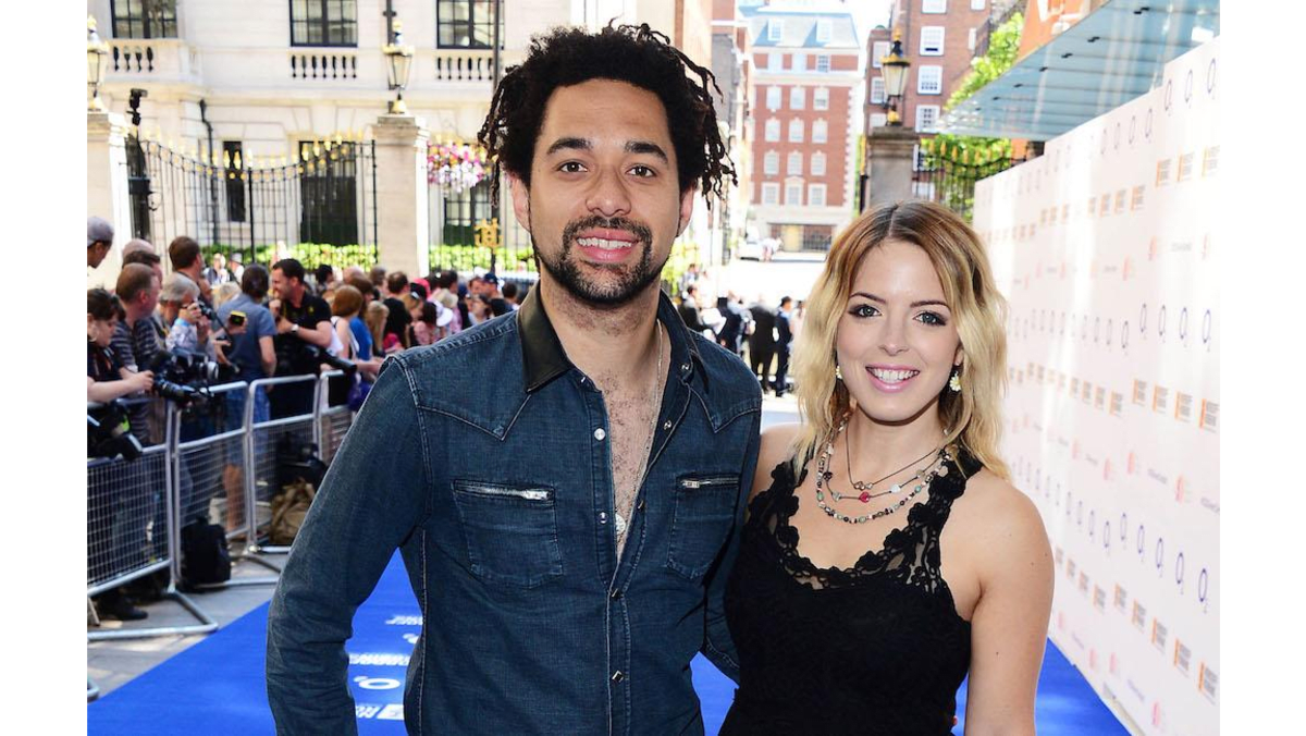 Ben Earle has hypnotherapy for stage fright - 8days