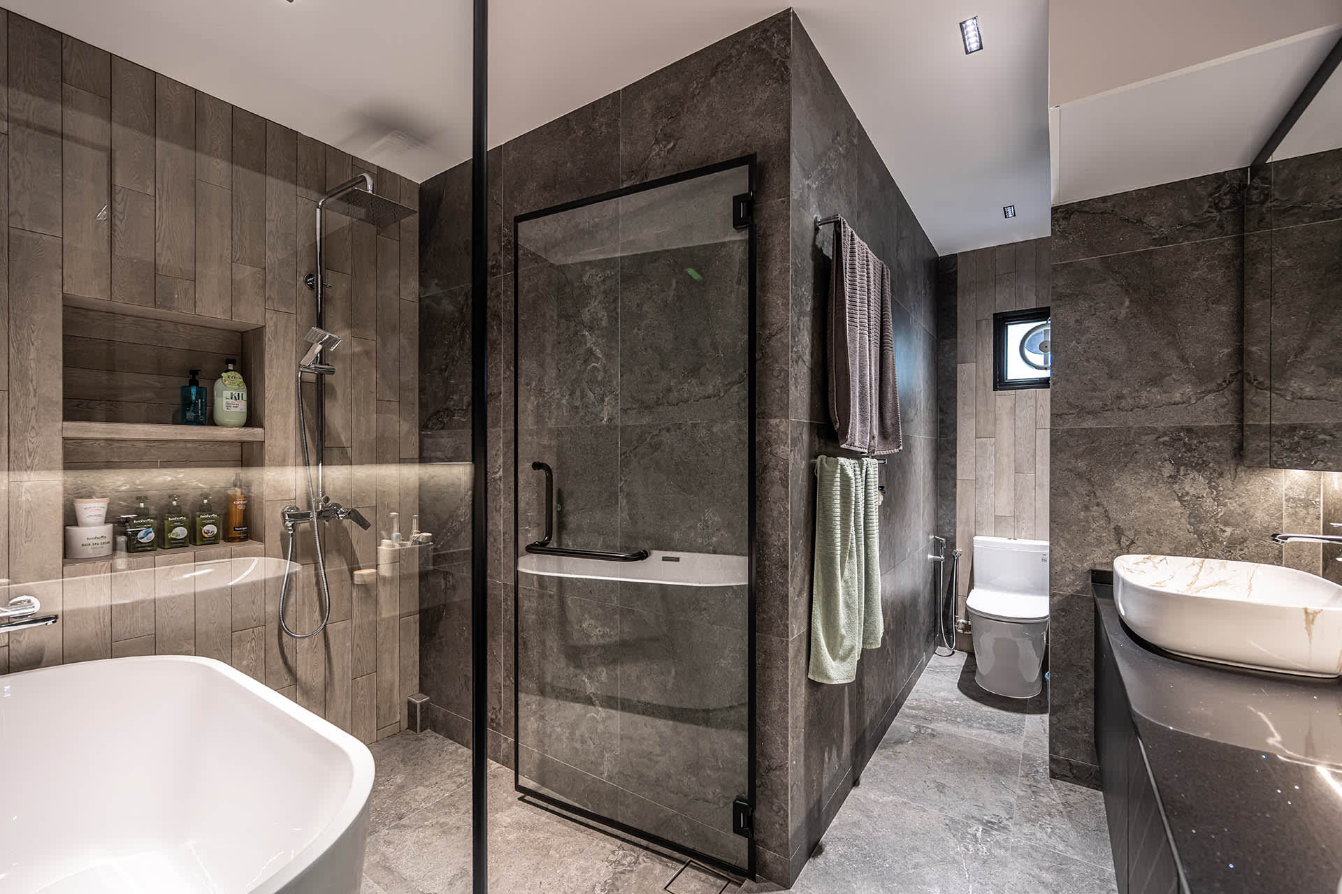 After A $160K Reno, Maisonette Now Has A Bathroom Worthy Of A 5-Star ...