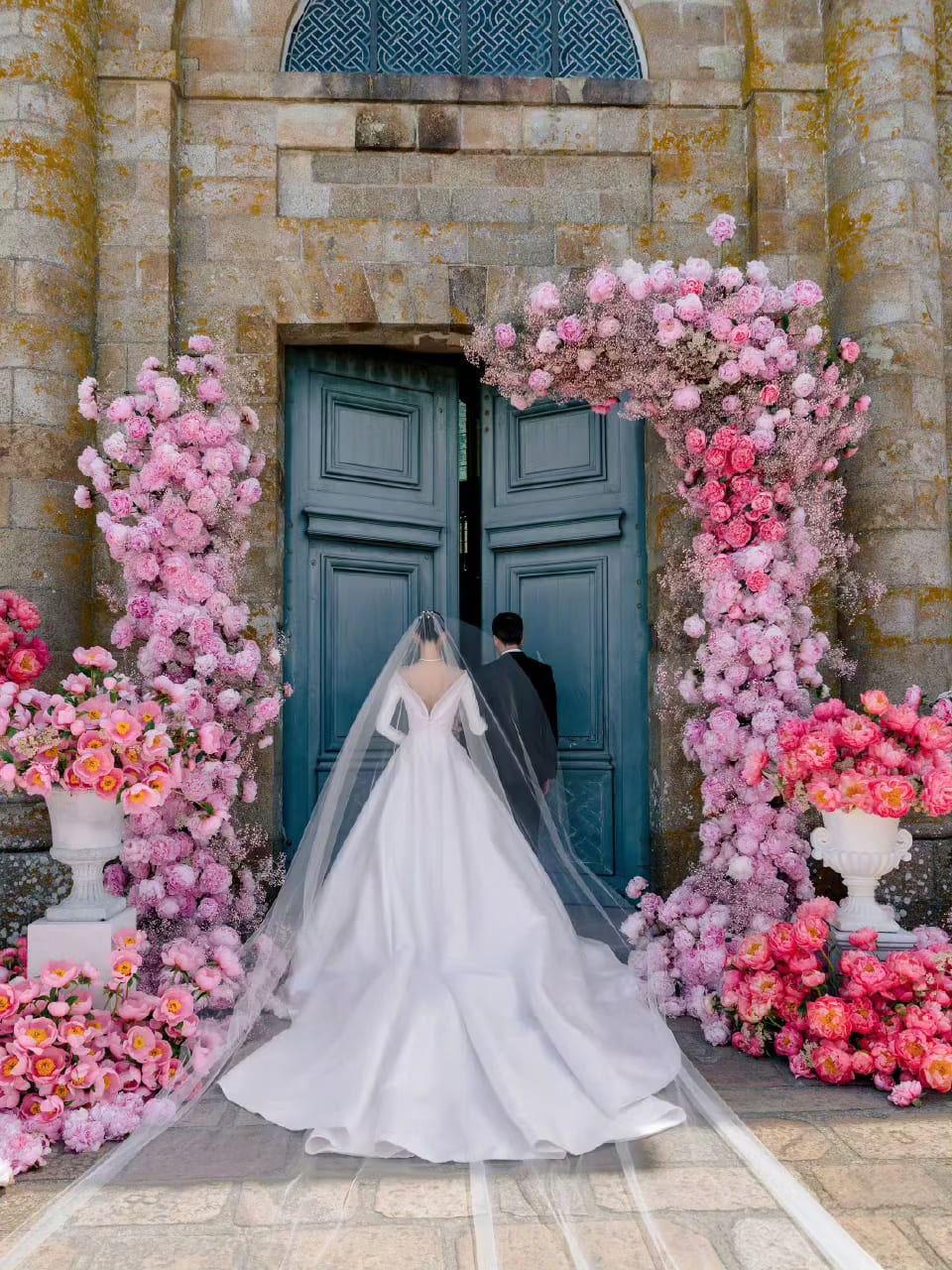 Mario Ho & Supermodel Ming Xi Finally Get Their Fairytale French ...