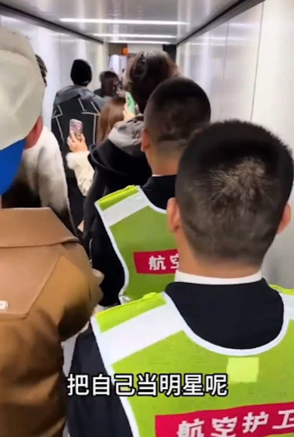 HK Boyband Loong 9 Jumped Queue, Caused Chaos At Shenzhen Airport - 8days