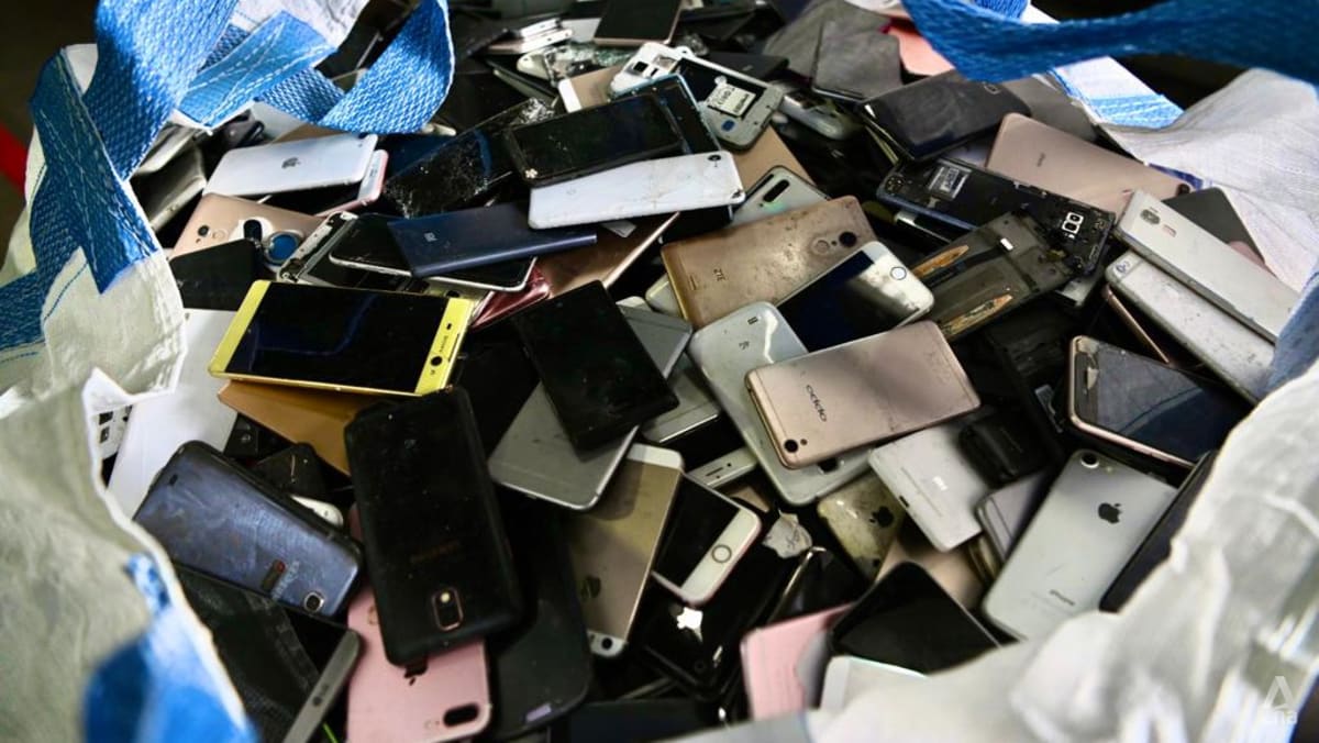What happens to your old mobile phones after you put them in e-waste ...