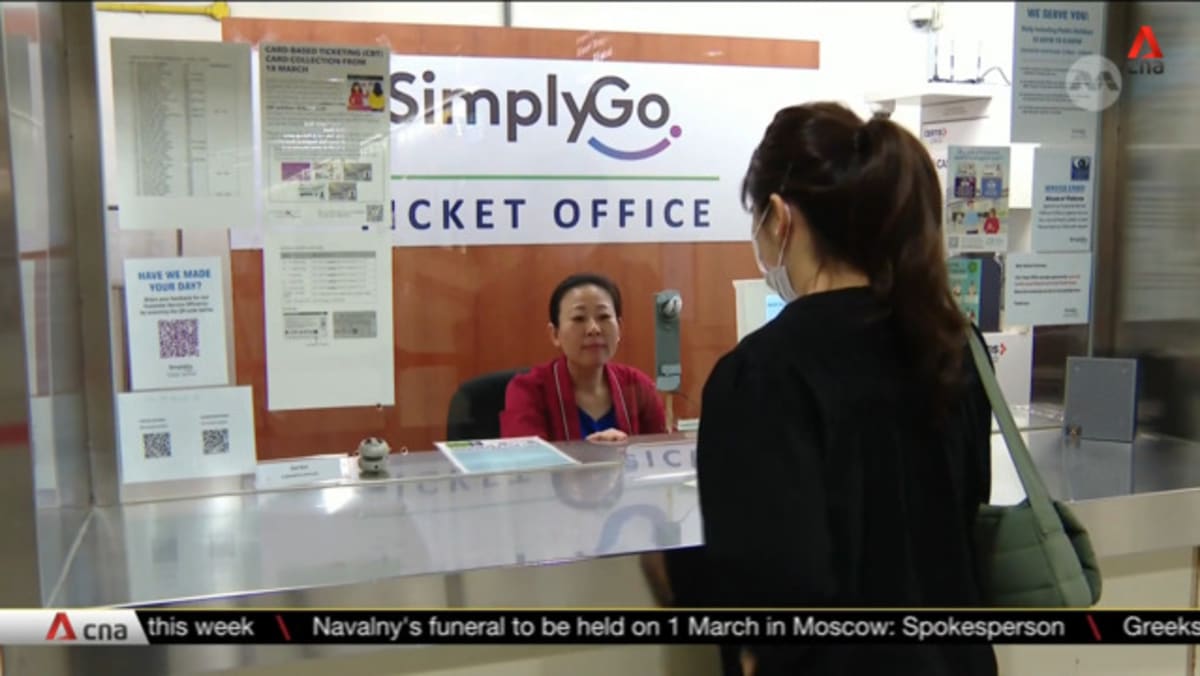 Some who switched to SimplyGo can collect new EZ-Link card that shows ...