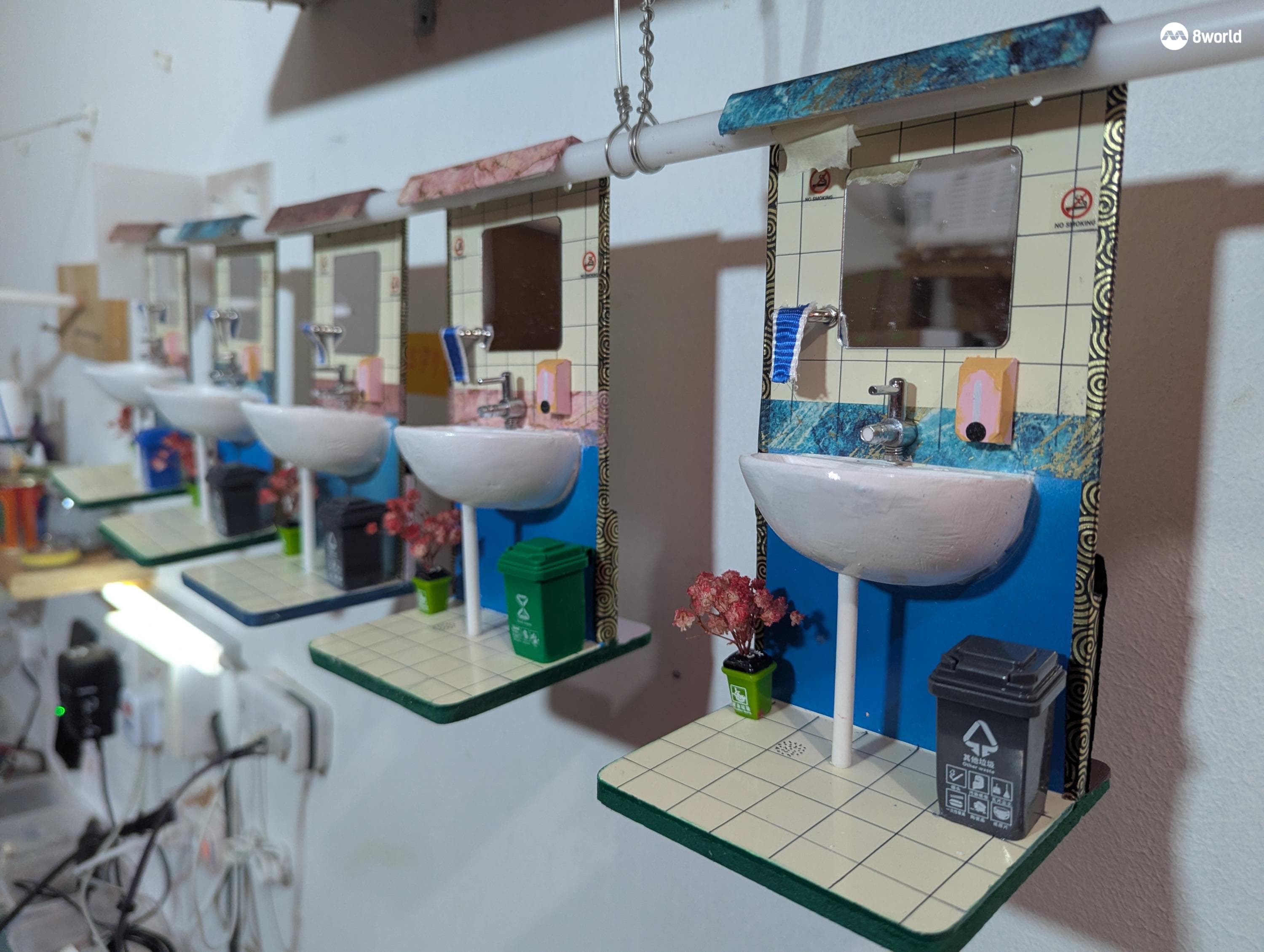 巧手造“迷你厕所” 74岁退休阿叔：要充实过生活 - 8world